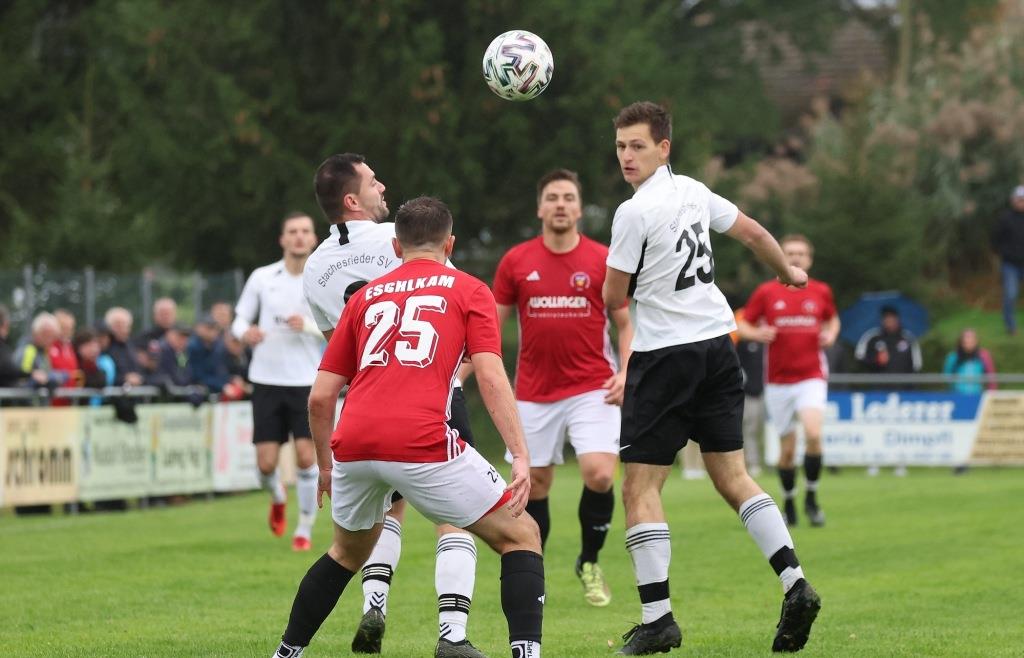 400 Zuschauer beim Nachbarderby: SpVgg Eschlkam siegt in Stachesried