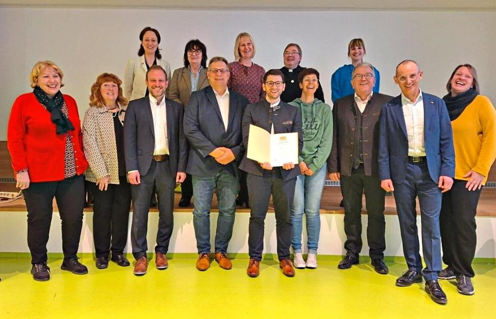 Schulleiter jetzt offiziell begrüßt: Pilsacher Schulfamilie feiert mit ...