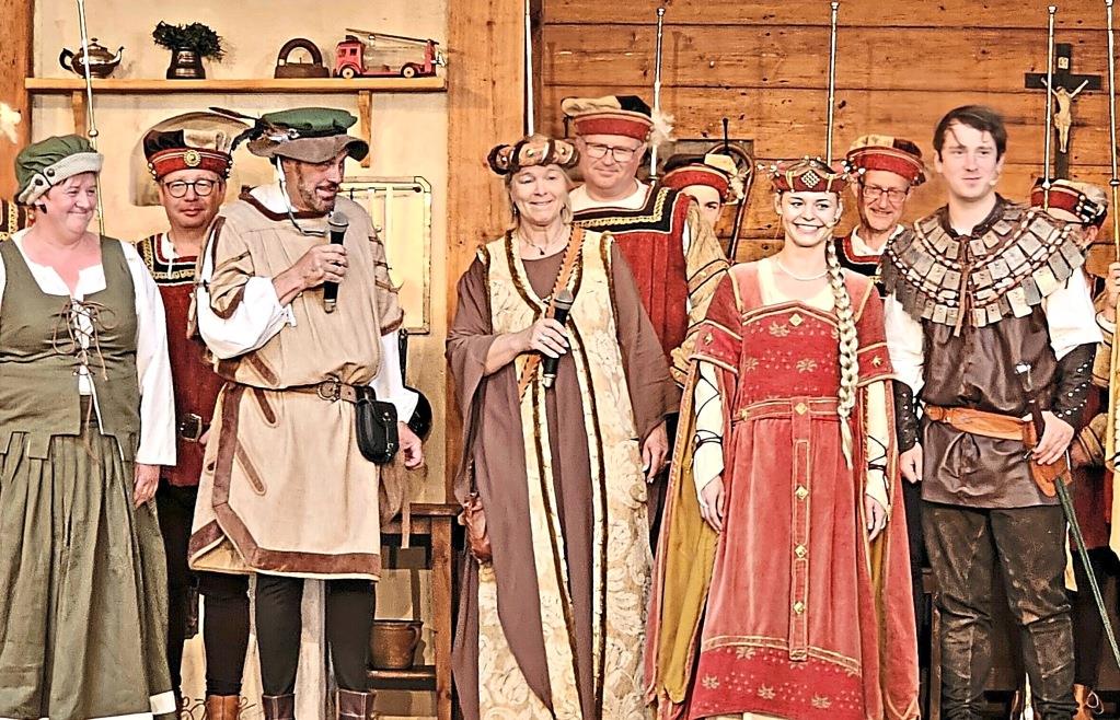 „Sommermärchen“: Sieben Festspielorte im Landkreis Cham präsentierten sich auf Burg Neuhaus