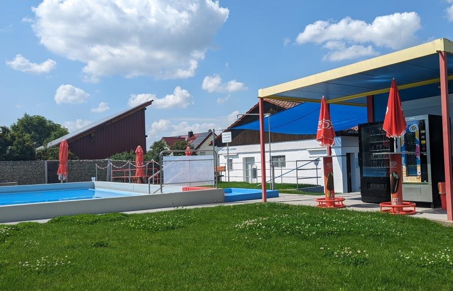 Idyllisches Freibad in Neustadt a.d. Donau mitten im Sommer zugesperrt