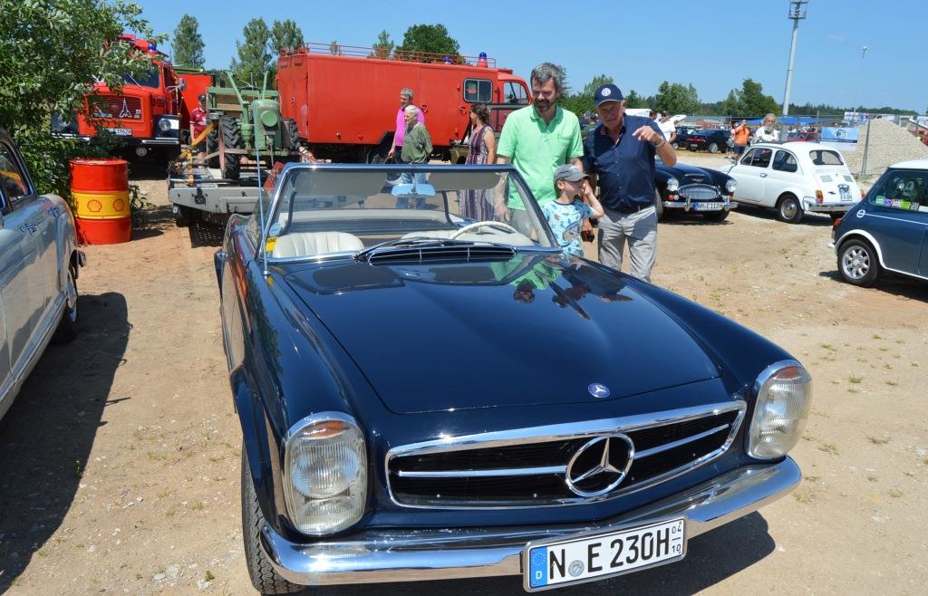 Edle Karossen beim Oldtimertreffen in Seligenporten