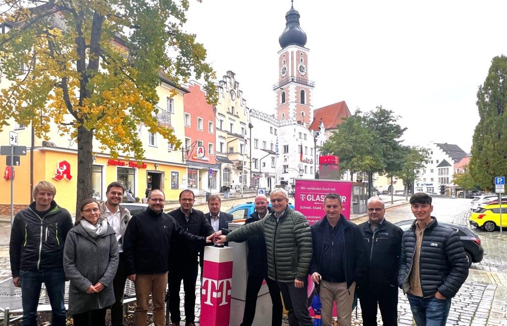 3900 Haushalte in Cham sind am Netz und bis 2029 sollen es 90 Prozent sein