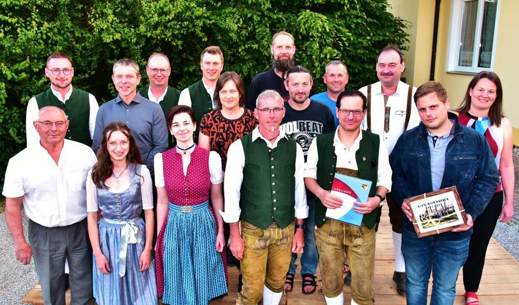 Mit Pauken und Trompeten: Blasmusik Bubach an der Naab feierte 46 ...