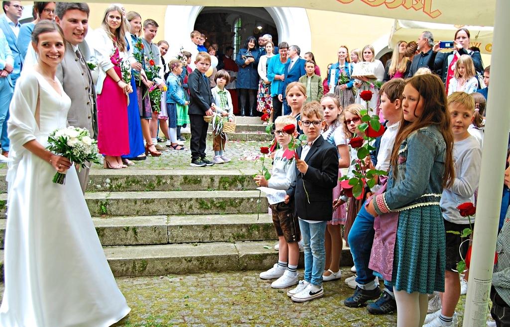 Hochzeit in Roding: Tobias Hecht und Miriam Weiß gaben sich am Heilbrünnl das Ja-Wort