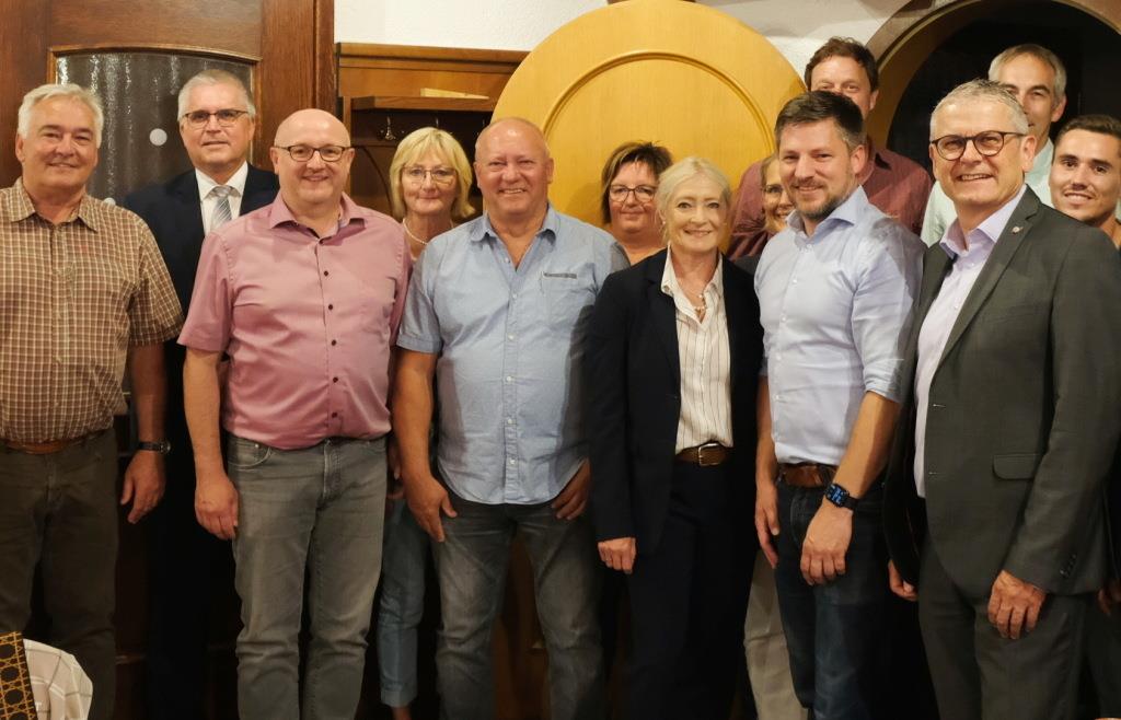 Bernd Stangl bleibt an der Spitze der ÜPW Schwarzenfeld – Kandidaten stellten ihre Ziele vor