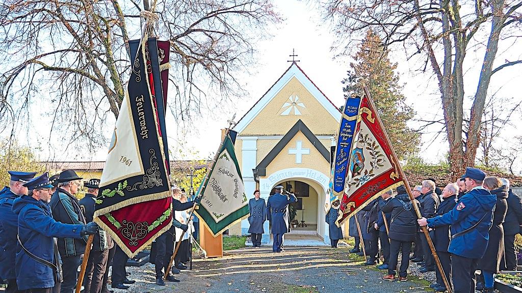 Der Opfer von Krieg und Gewalt gedacht