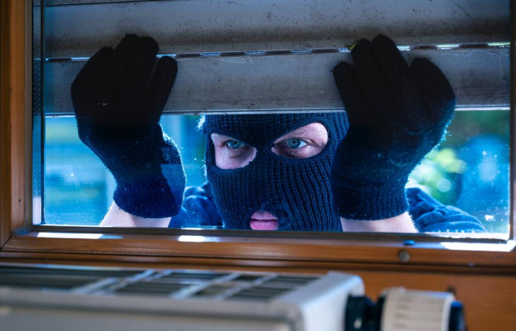 Tresor aus der Wand gerissen: Einbrecher wütet in Pöllinger Bäckerei