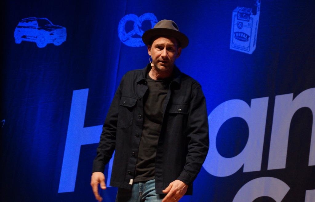 Wie eine Stunde Lachyoga: Harry G. begeistert das Neumarkter Publikum ...