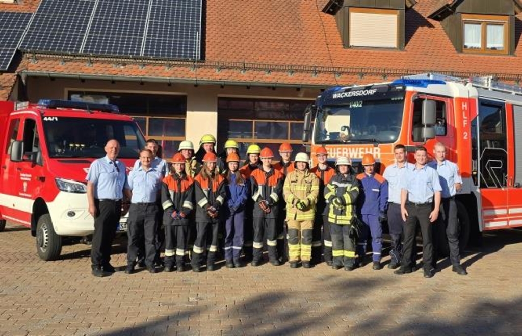 Ein wichtiger Meilenstein: 16 Feuerwehranwärter absolvierten ...