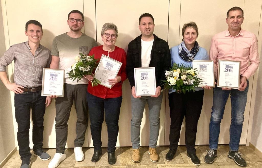 Firma Eibner und Regnath aus Erasbach zeichnet langjährige Mitarbeiter aus