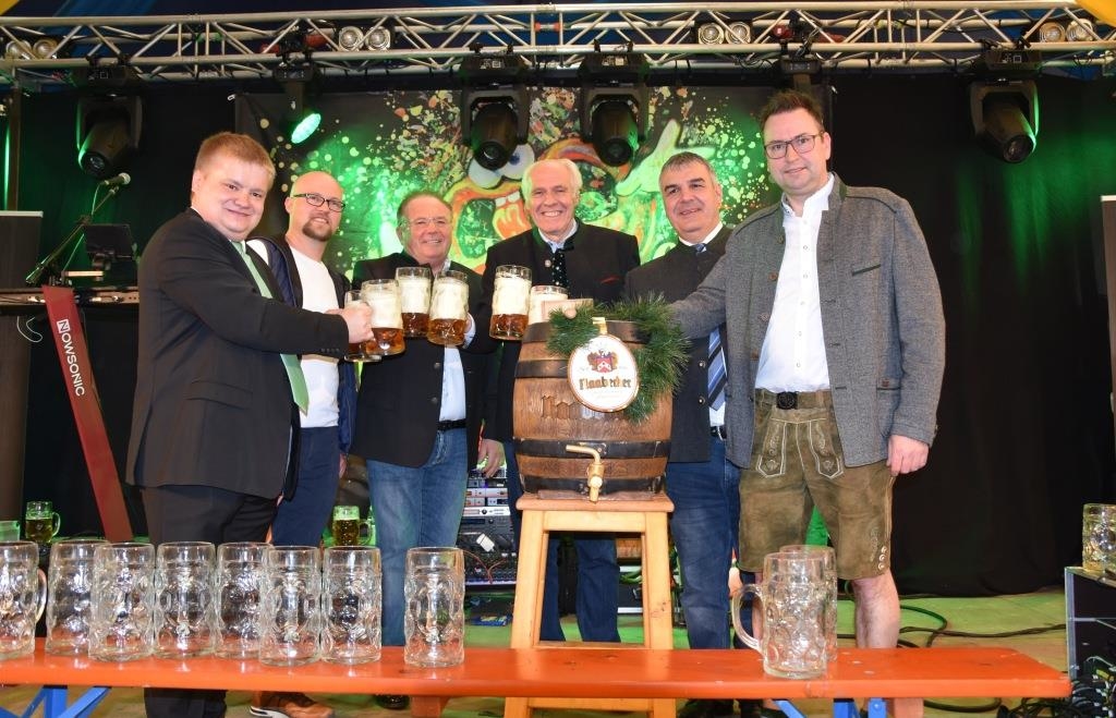 Offiziell eröffnet: Burglengenfeld ist wieder im Maidult-Fieber