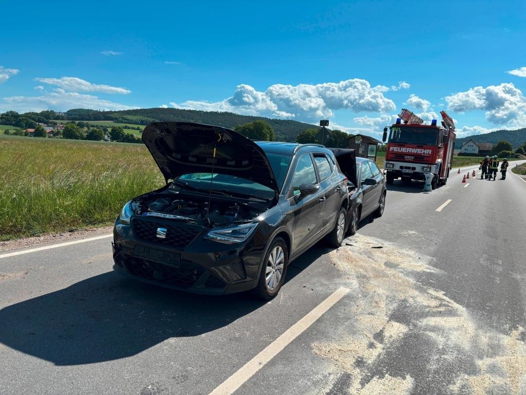Auffahrunfall auf der B 85 bei Chamerau fordert vier Leichtverletzte