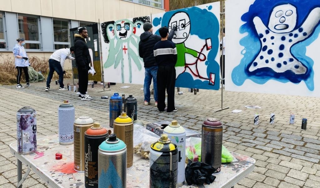 Graffiti-Workshop am BSZ Kelheim holte Adrianas Geister aus der Spraydose