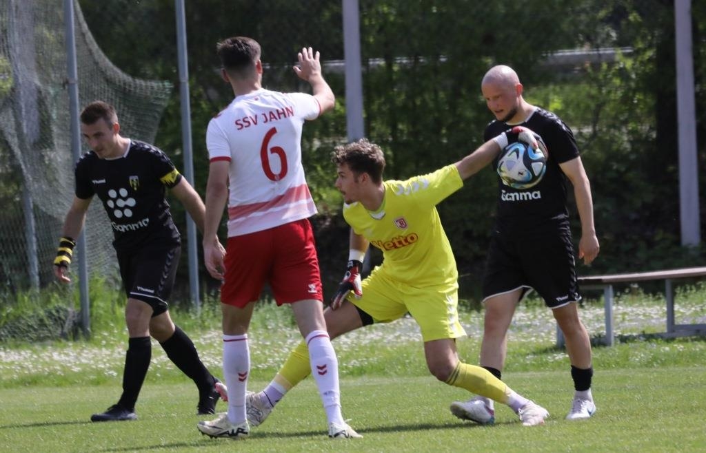 Mit Blick auf die neue Saison: Chance für die Jahn-2-Youngster gegen Coburg