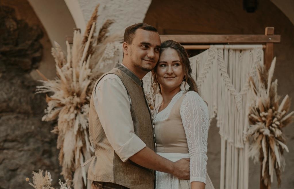Romantische Hochzeit auf Burg Falkenstein: Lisa-Marie und Romano Maier ...