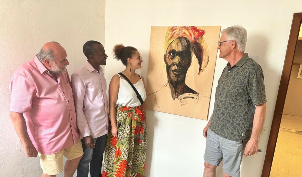 Christian Delong-Ausstellung sammelt Spenden für eine neue Schule in Ghana