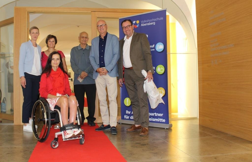 Den Roten Teppich für fünf Jahrzehnte Volkshochschule ausgerollt