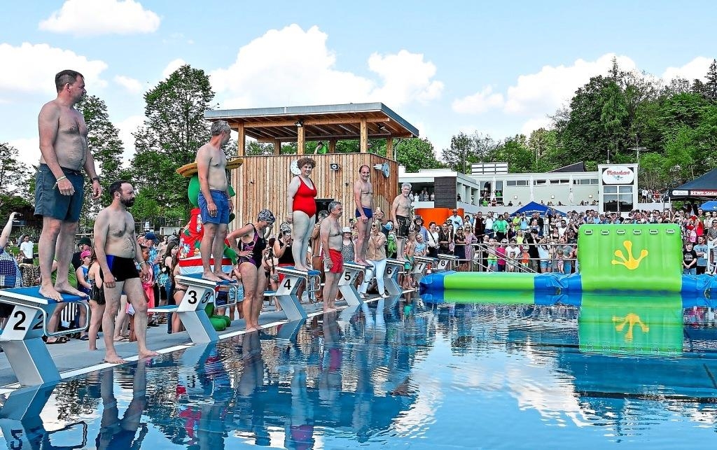 Zwei Jahre Warten haben ein Ende: Rodings „neues“ Freibad begeistert Gäste
