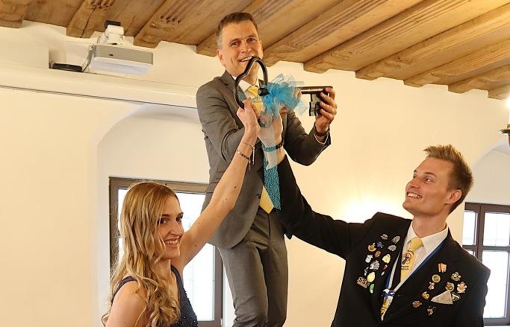 Prinzessin Sabrina I. und Prinz Simon I. holten sich die Rathausschlüssel