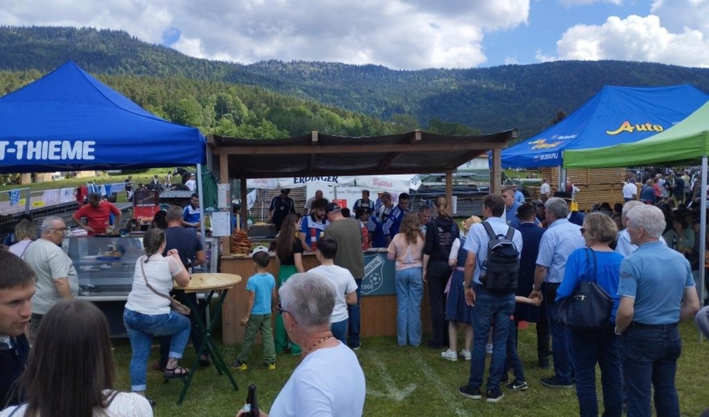 Knapp 700 Reiter und unzählige Zuschauer halten Rast im Dorf Steinbühl