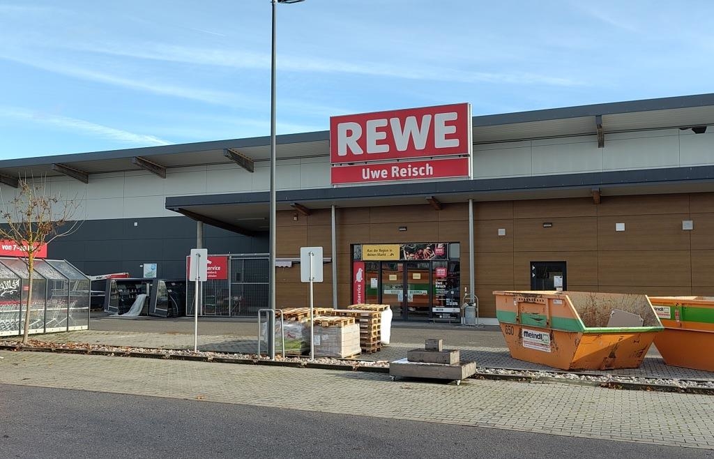 Fast ein Jahr nach Sturmschäden: Rewe in Bad Abbach öffnet wieder – mit ...