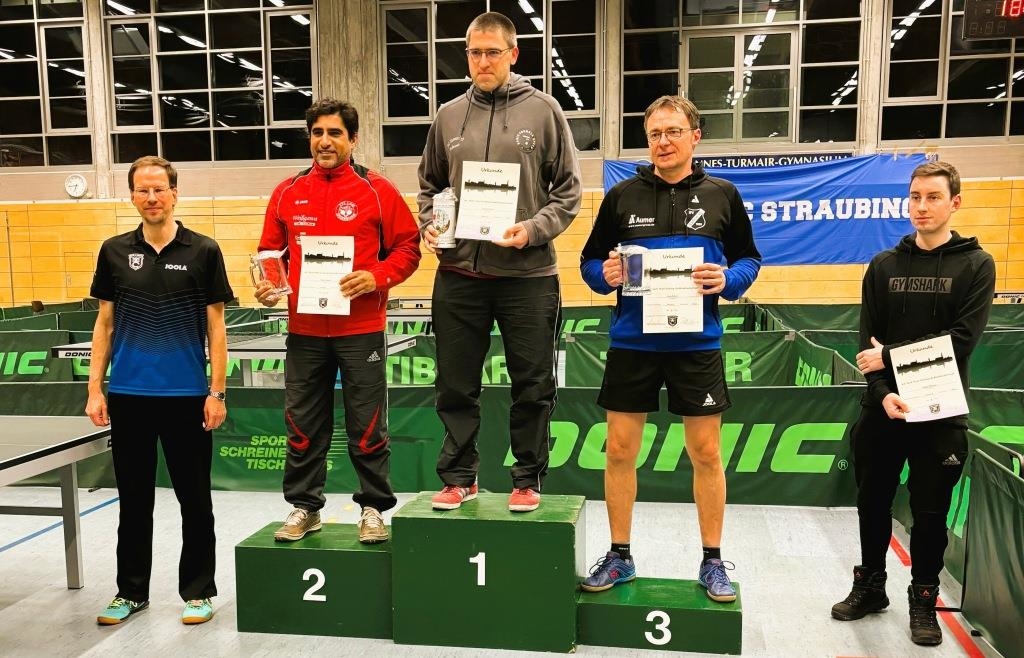 Der erste Stamsrieder auf dem Straubinger Podest: Florian Scherr ...