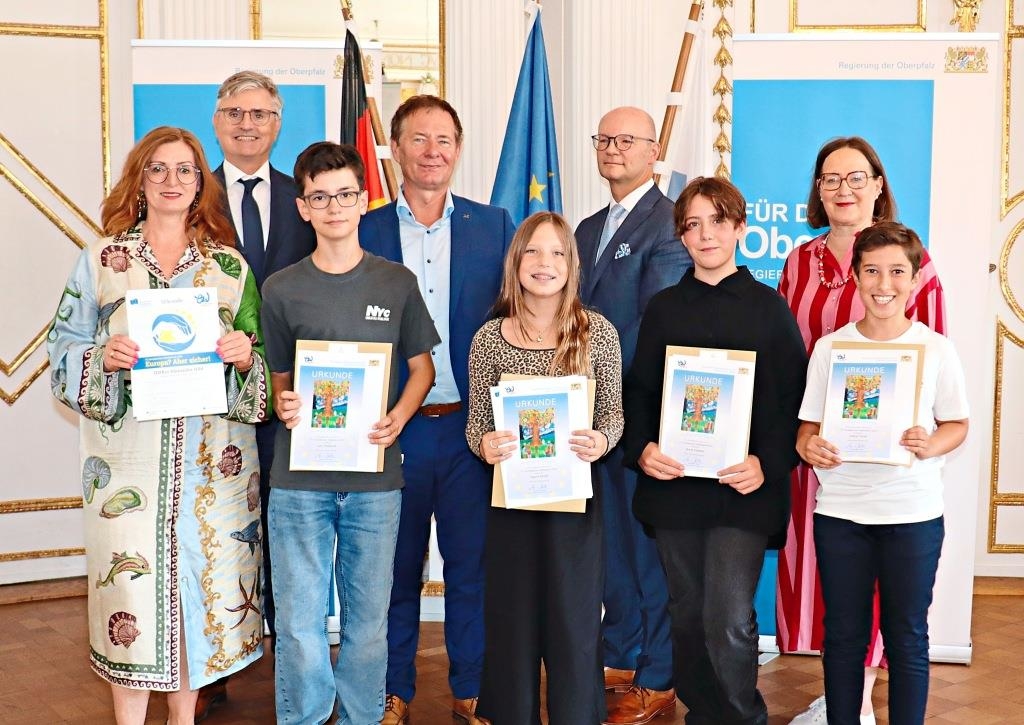 Stickiest peach she matches her photos and as you'd think