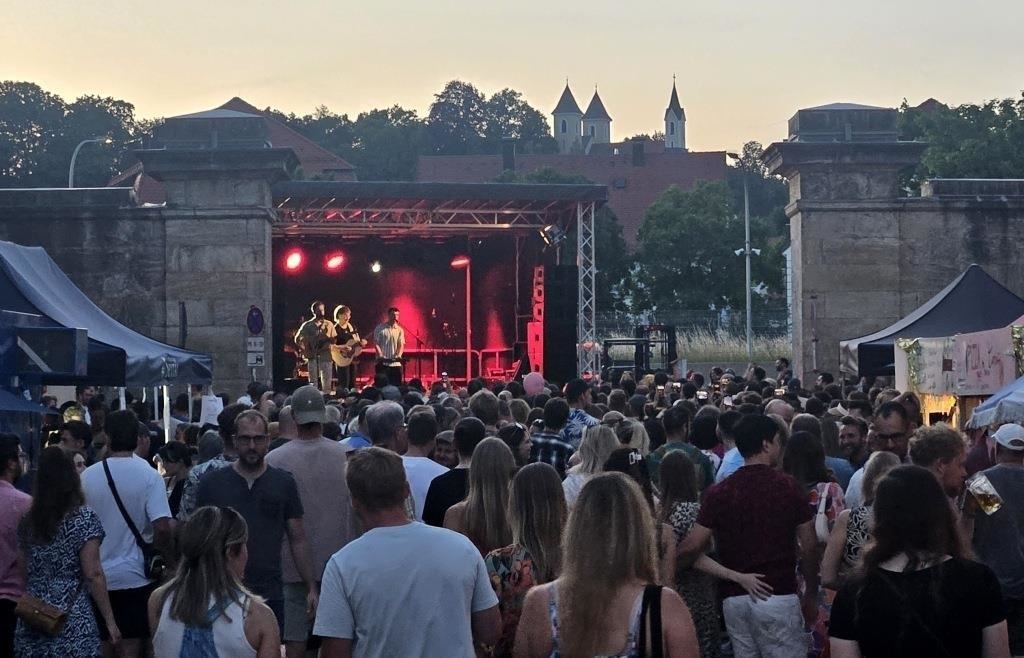 Umfrage in der Altstadt: Braucht es mehr Veranstaltungen in Regensburg?
