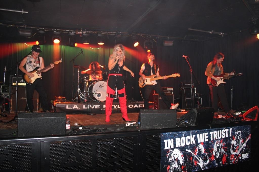 Befreundet trotz langer Reise: Bands aus Falkenstein und den USA treten ...
