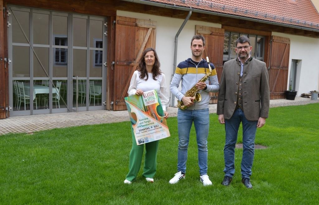 Klassik im Spital: Saxofone erklingen im Innenhof des Stadls