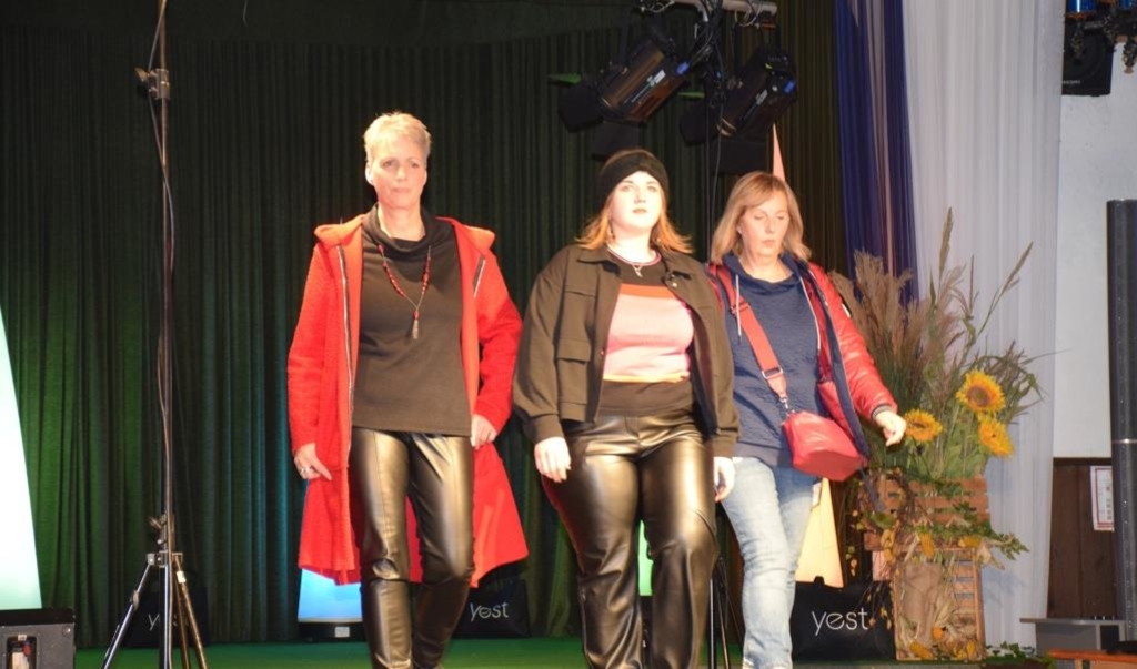 Modenschau in Waldmünchen: Alex präsentierte aktuelle Trends in der TV ...