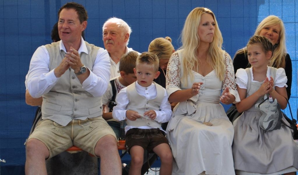 87 Gruppen sorgen für einen tollen Volksfestumzug in Neumarkt