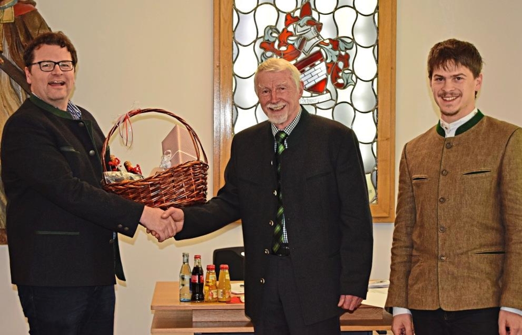 Zwölf Jahre den Stadtwald betreut: Rötz verabschiedet Josef Riederer