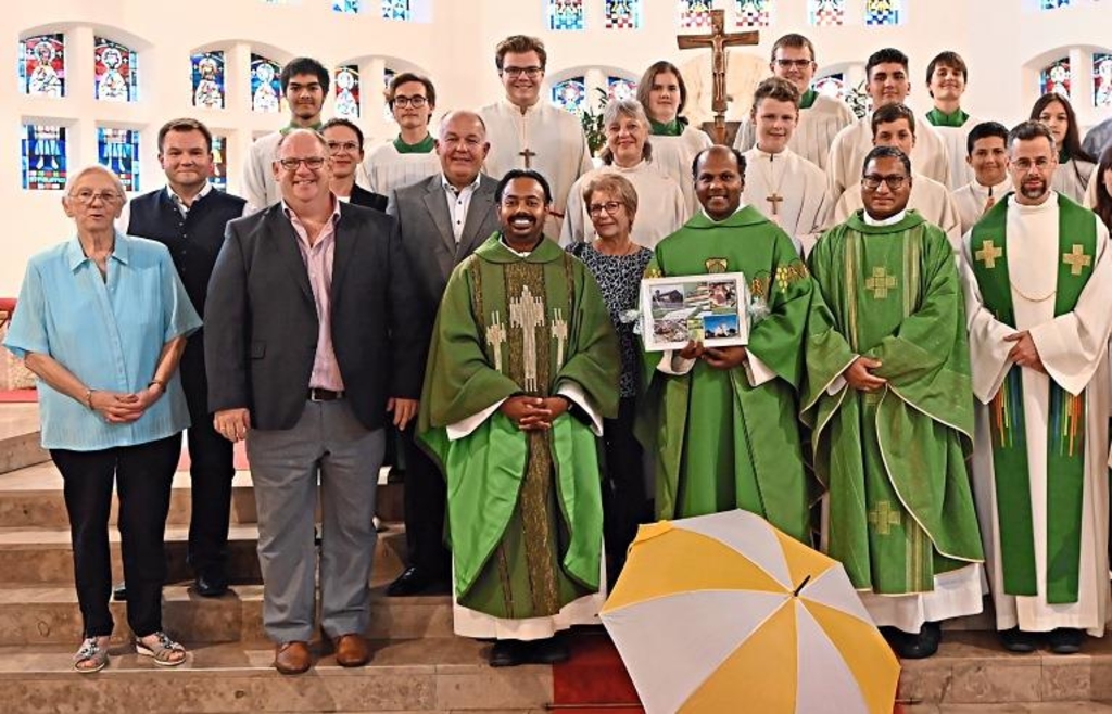 Padres in Pfarreiengemeinschaft verabschiedet: Pater Francis Lawrence ...
