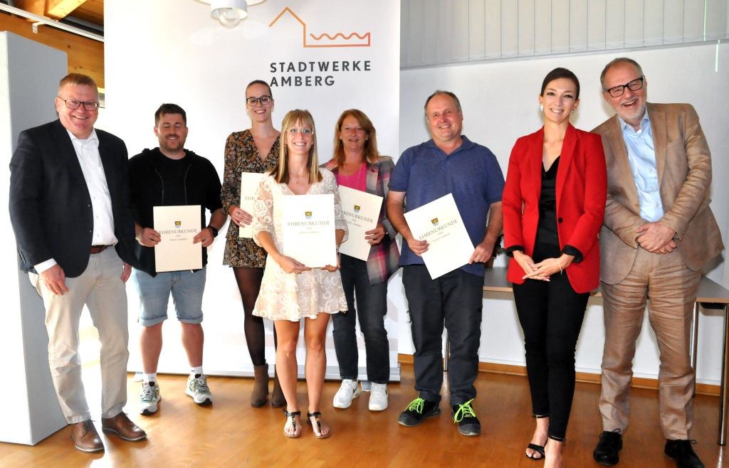 Stadt Amberg ehrt Mitarbeiter für jahrelange Treue