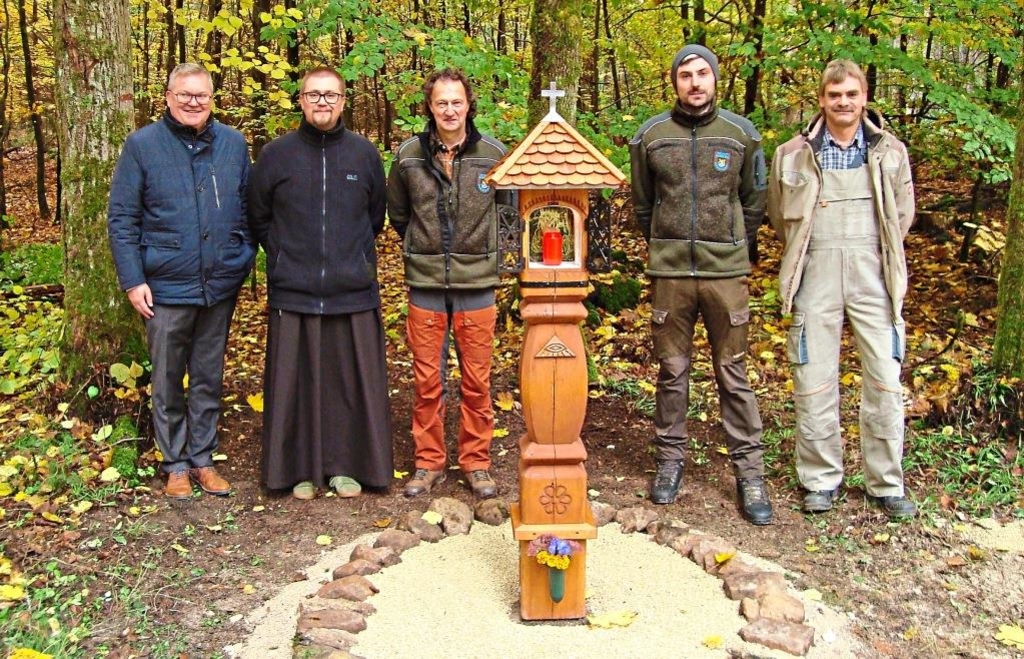 Auf dem Mariahilfberg wurde in kunstvoller Bildstock aufgestellt und ...