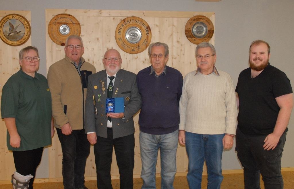 Herausragendes Engagement: Vilstalschützen Emhof ehren jahrzehntelange ...