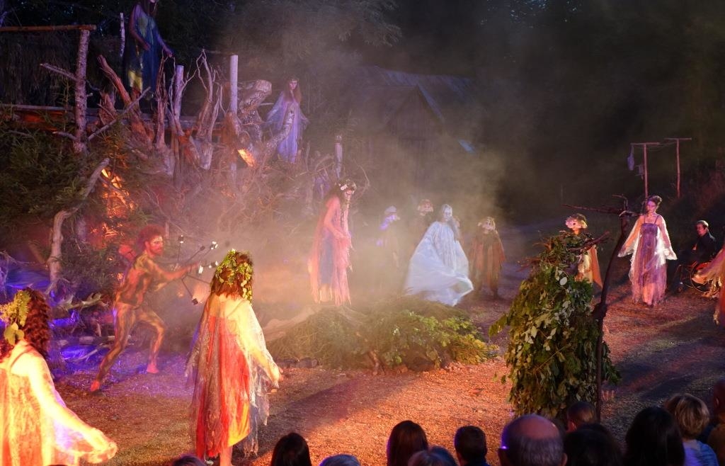 Mystische Stimmung mit tanzenden Elfen und Wichteln auf dem Eulenberg ...