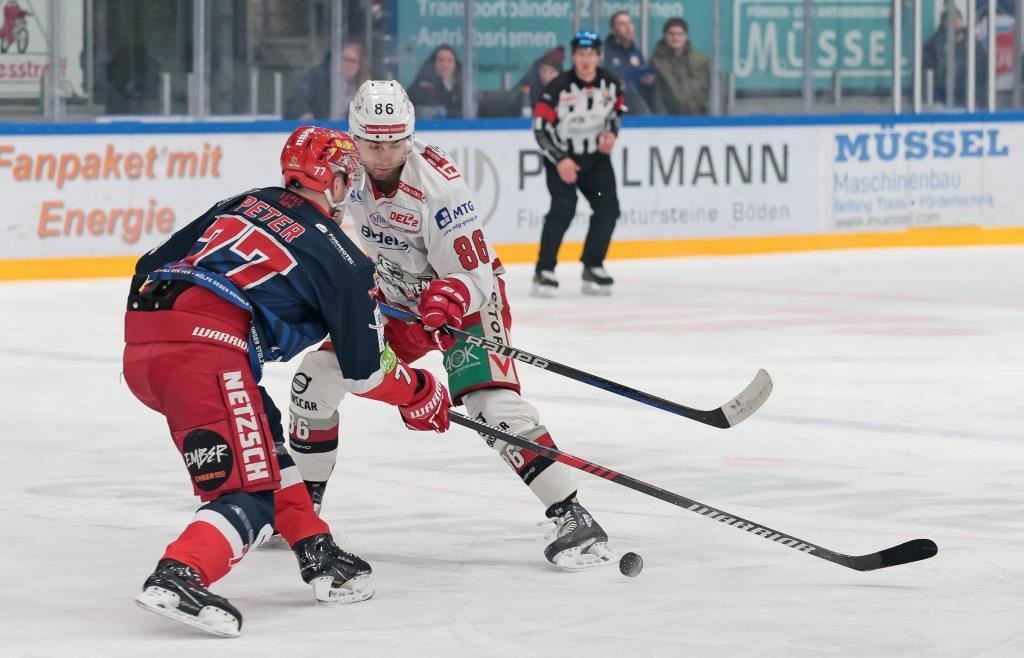 Zehnter Sieg in Serie: Die Regensburger Eisbären beißen sich auch in ...