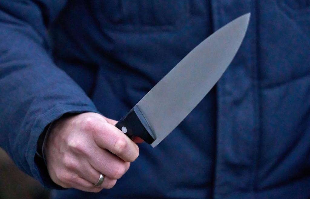 Sanitäter bedroht: Zeitlarner (64) zückt Messer – Spezialeinheit der ...