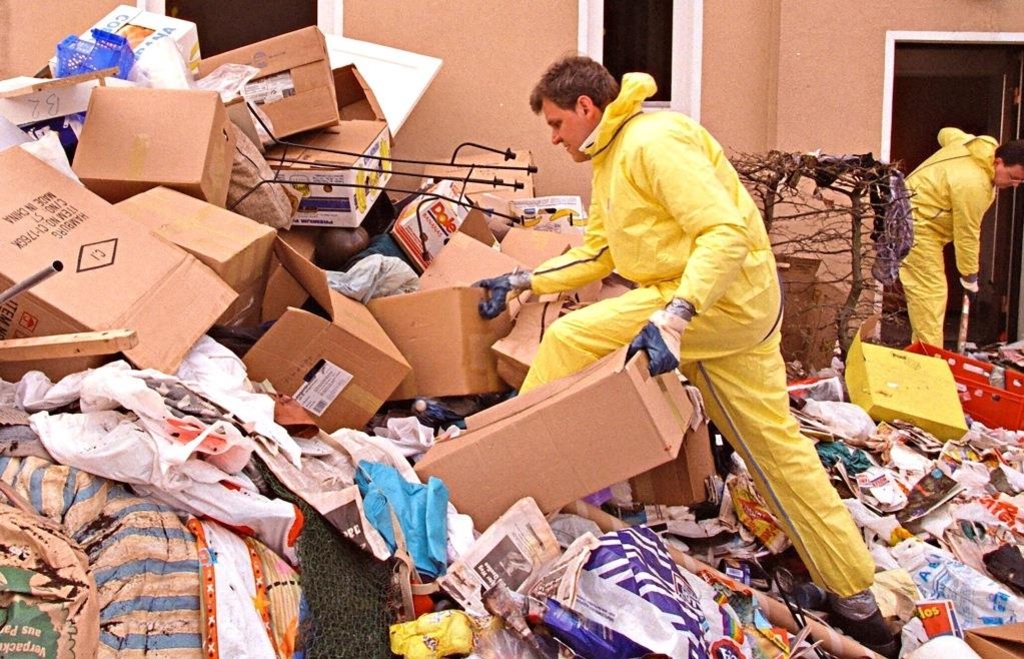 Alex und Rolf Schüler aus Furth im Wald sind Müllentsorger für ...