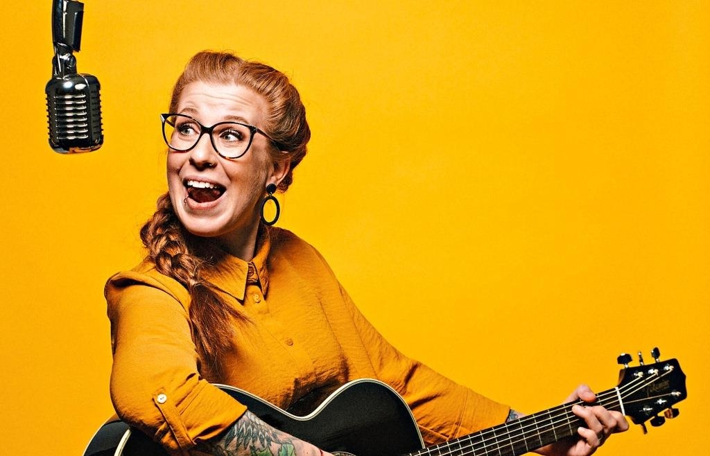 Absurdes Aus Dem Alltag Sara Brandhuber Kommt Nach Amberg Absurdes Aus Dem Alltag Sara Brandhuber Kommt Nach Amberg
