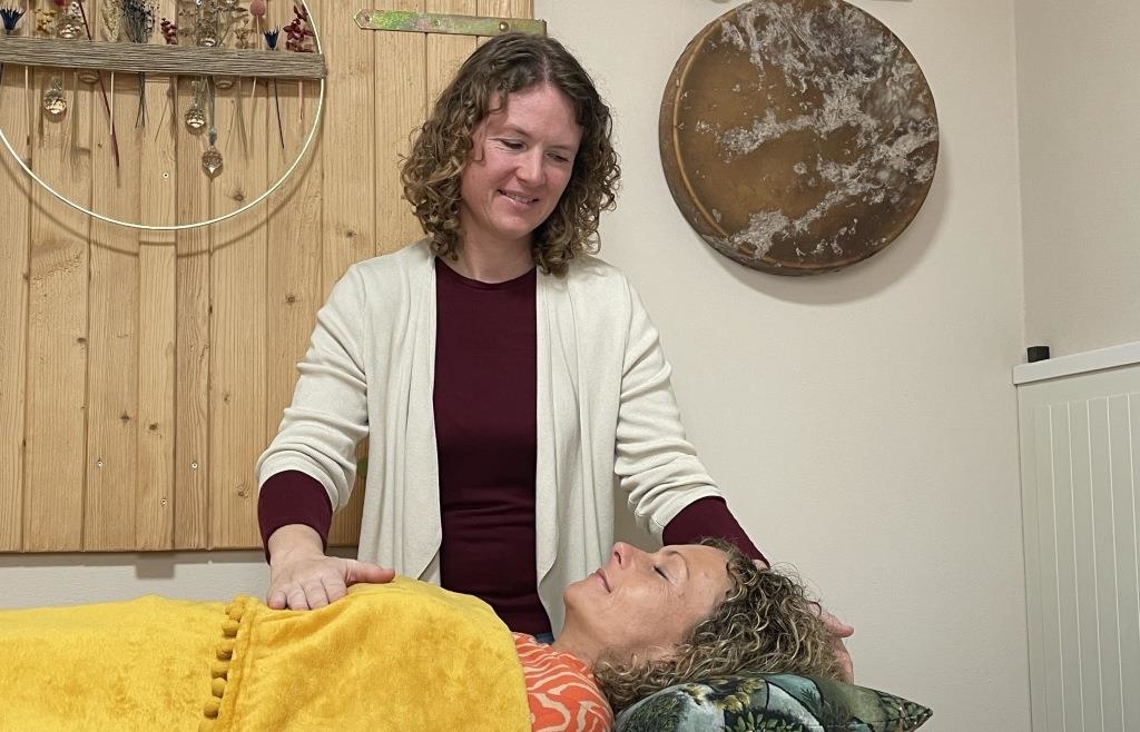Auf der Suche nach Geborgenheit: Reiki-Meisterin Daniela Peter kümmert ...