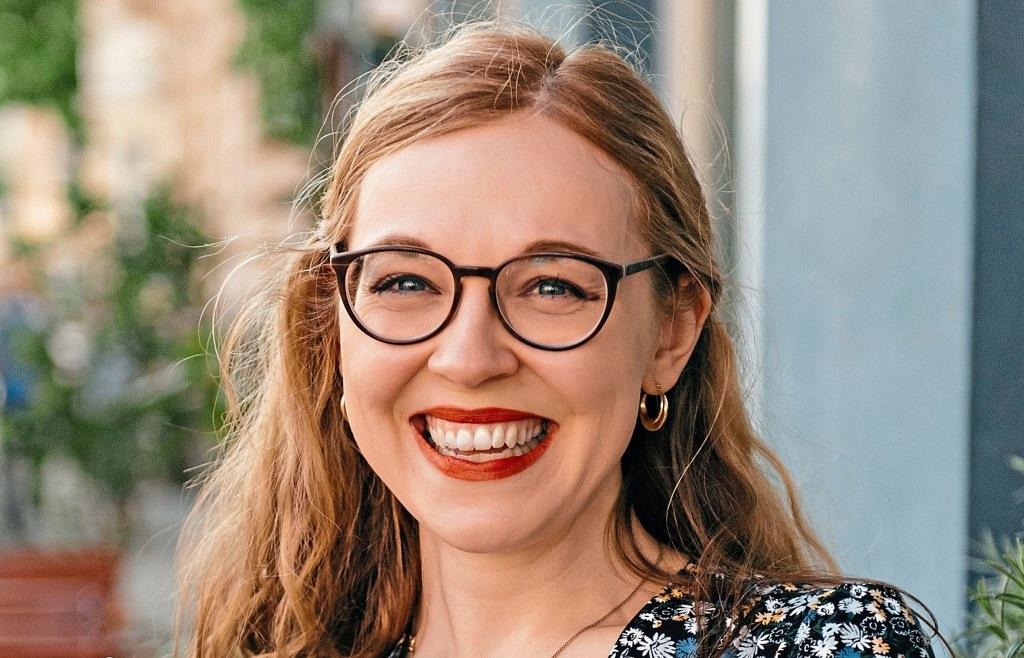 Simone Bauer aus Maxhütte-Haidhof veröffentlicht einen Reiseführer für queere Menschen