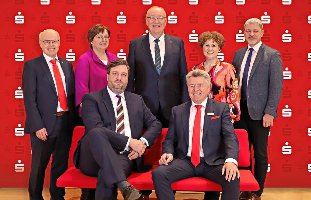 Wechsel bei der Sparkasse im Landkreis Cham: Jonathan Stich ist der ...