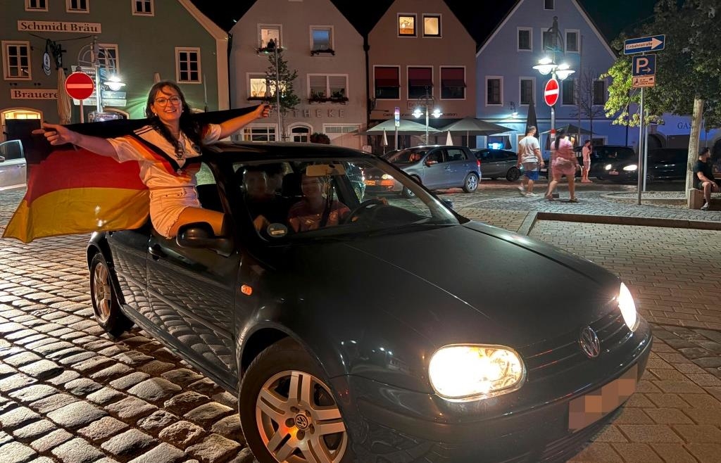 Autokorso nach Mitternacht: Last-Minute-Sieg der Nationalelf lässt Fans ...