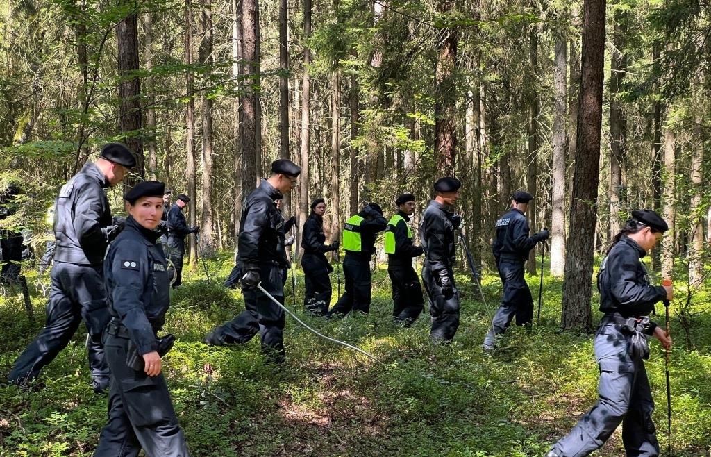 Aktenzeichen XY-Fall: Ermittler suchen im Wald bei Sinzing nach ...