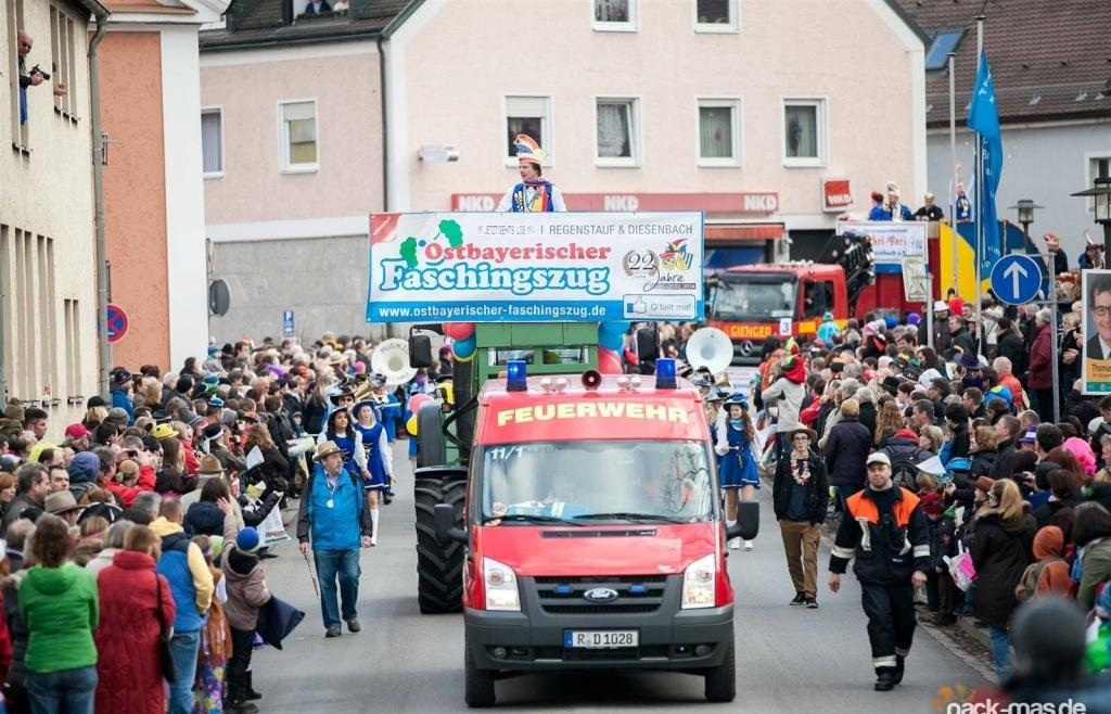 Spektakel am Sonntag: Alles Wichtige zum Ostbayerischen Faschingszug im ...