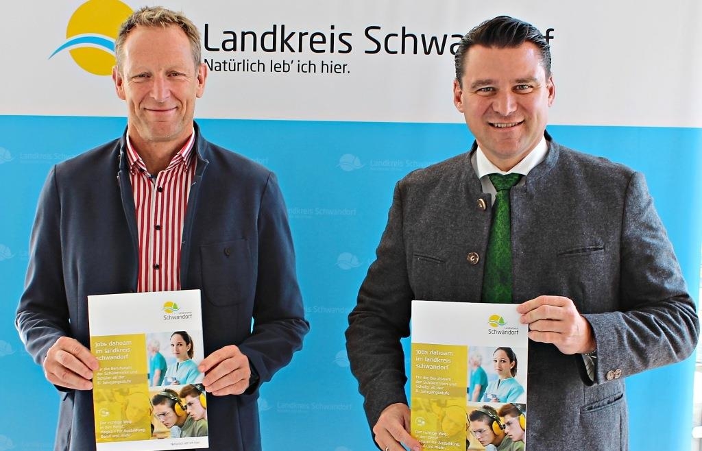 Neue Ausbildungsbroschüre für Schüler: Plätze im Landkreis Schwandorf werden aufgeführt
