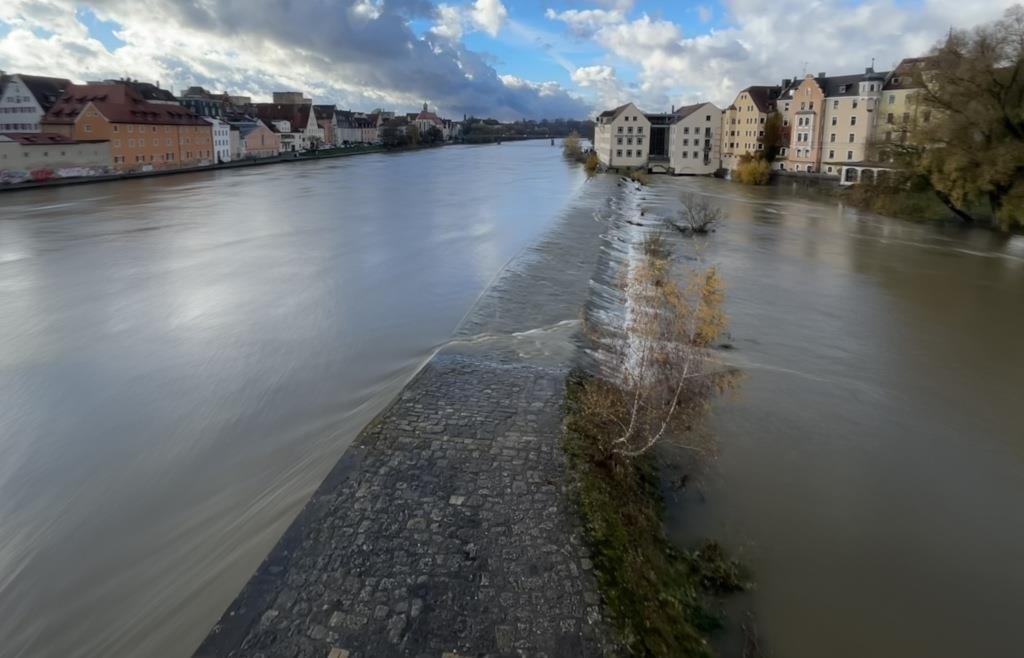 Regensburg: Donau-Hochwasser erreicht Scheitel – Stadt trifft Maßnahmen